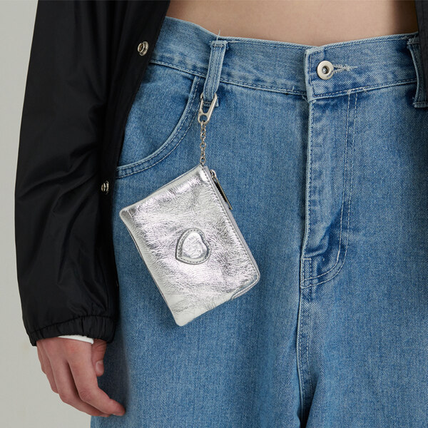 HEART ZIPPER WALLET_silver crinkle - 마지셔우드 - 패션 | 신세계면세점